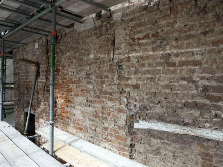 Scheur in muur? De juiste herstelmethode - De Vink Restauratiewerken ...